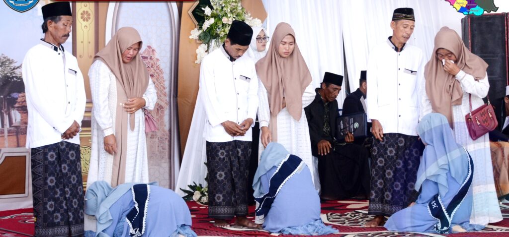 WAKIL BUPATI HADIRI PENGAJIAN AKBAR DALAM RANGKA HAUL AKBAR DAKAM RANGKA HAFLAH WISUDA KHOTMIL ...